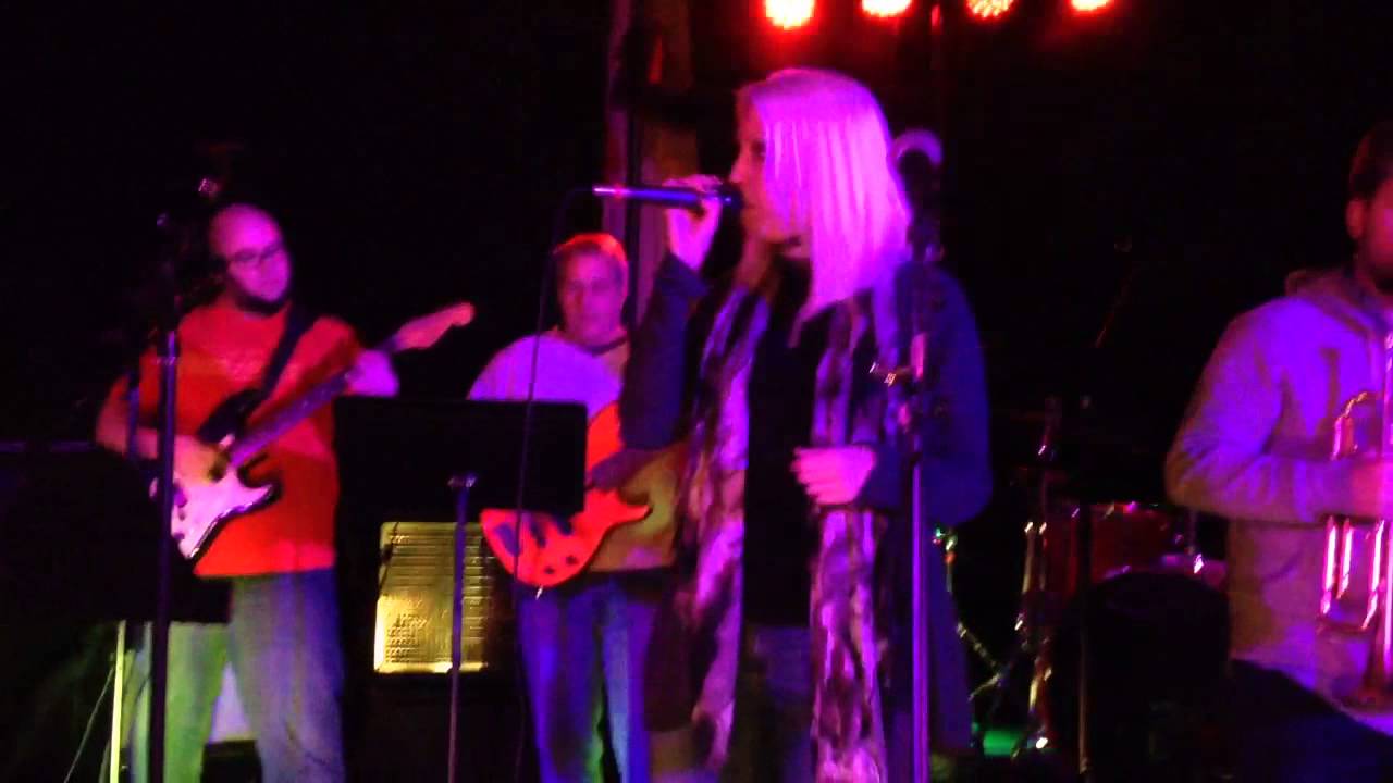 Shelly Duff sings Firework - YouTube