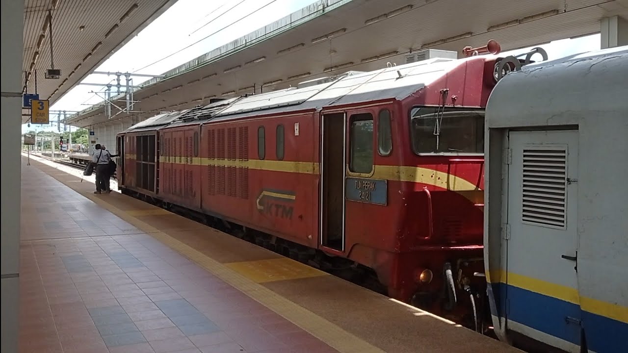 KTMB Class 24121 (Tun Perak) with Ekspres Selatan 42 departing Segamat ...
