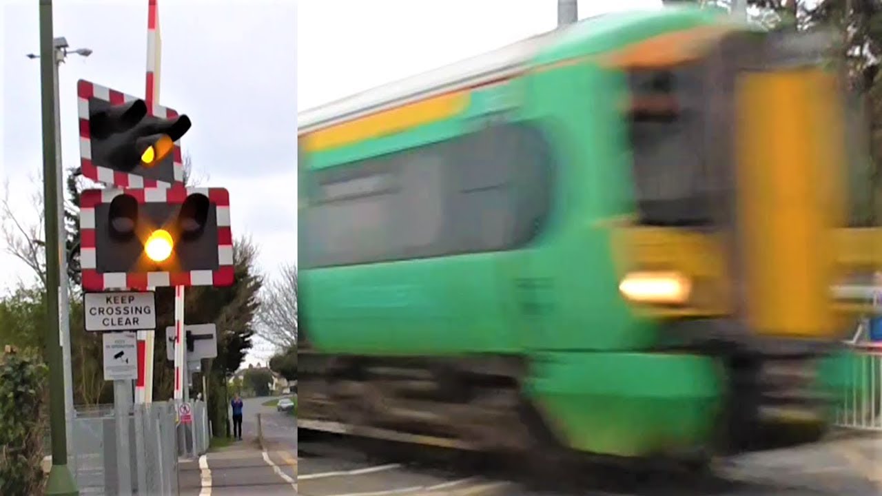 Yapton Level Crossing, West Sussex - YouTube