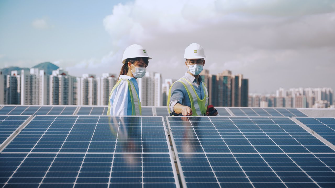 500+ solar panels at Goodman Western Plaza - YouTube