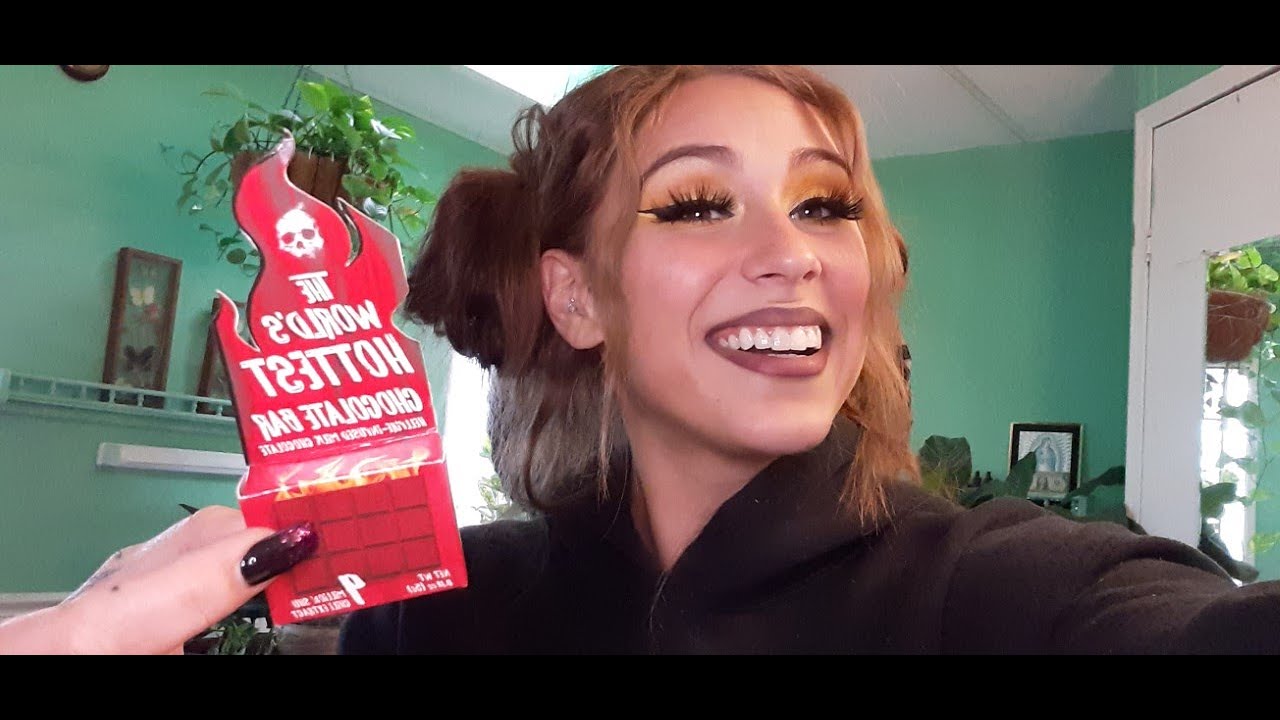 VAT19 WORLDS HOTTEST CHOCOLATE BAR CHALLENGE!! 9 MIL SHU SEE HOW MUCH I ...