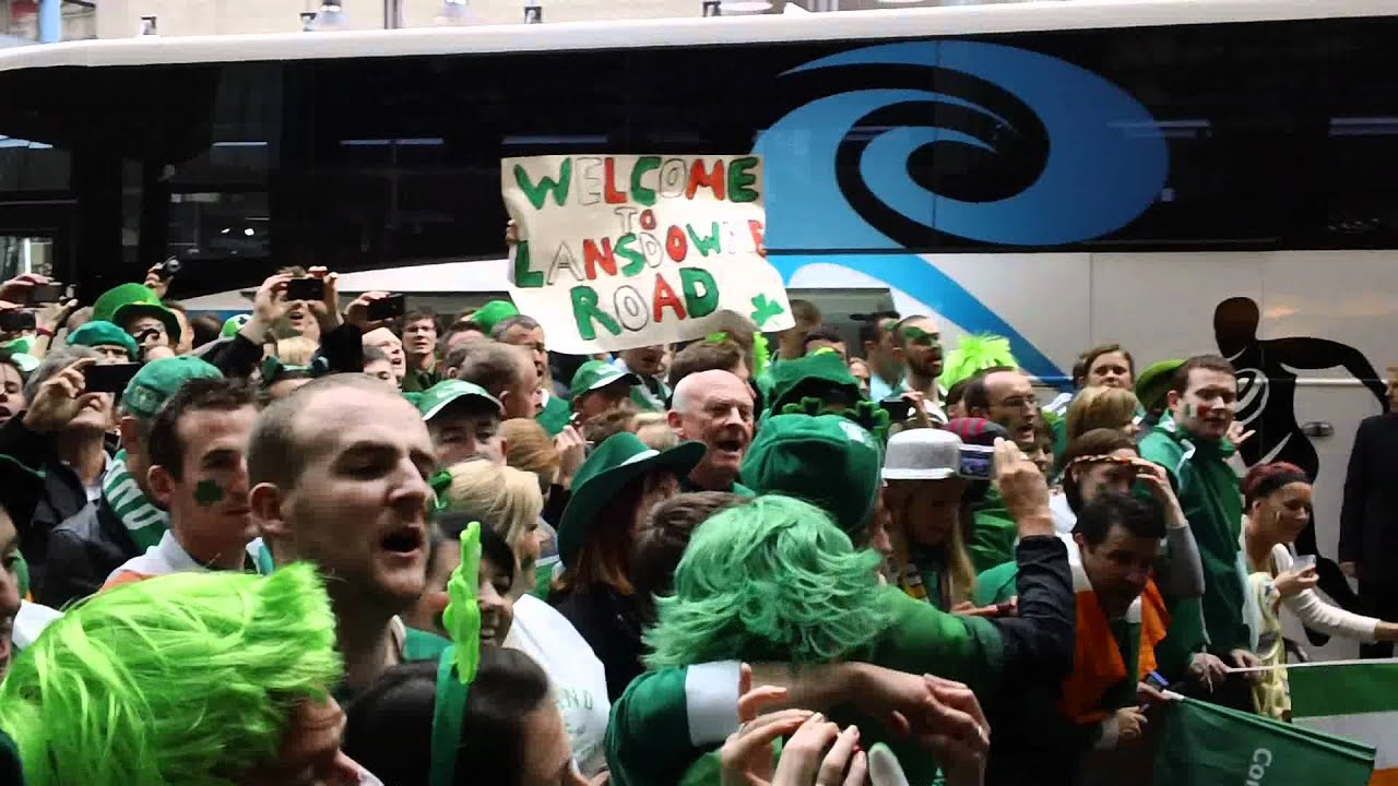 Irish rugby supporters in Wellington - YouTube