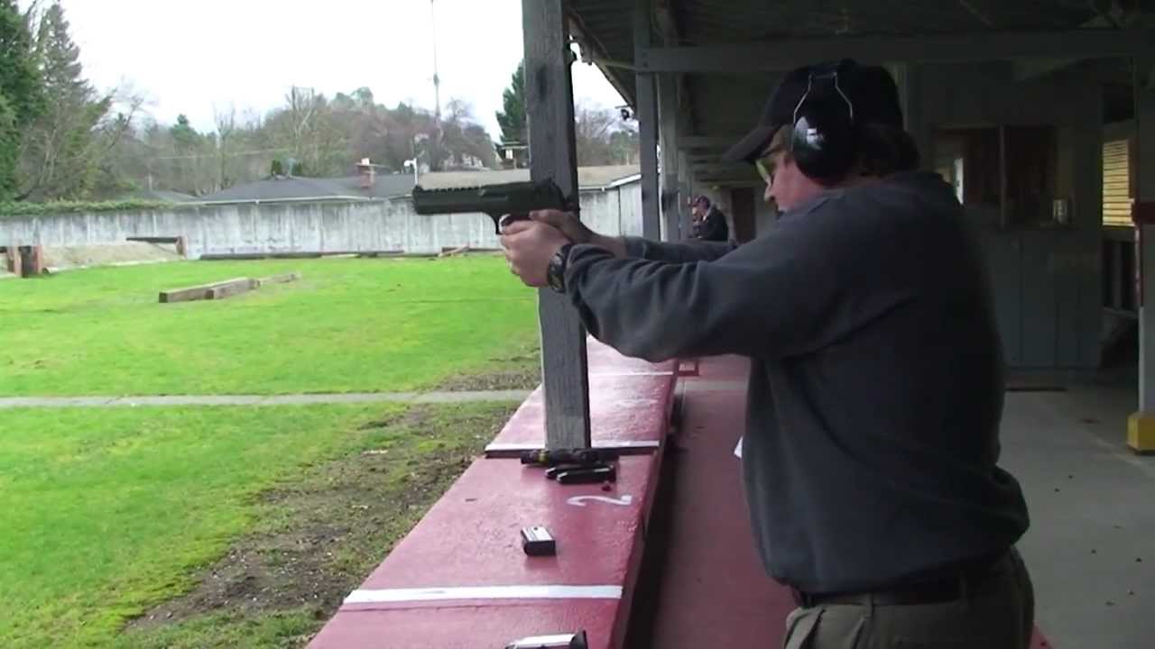 Shooting The 44 Mag Desert Eagle Youtube
