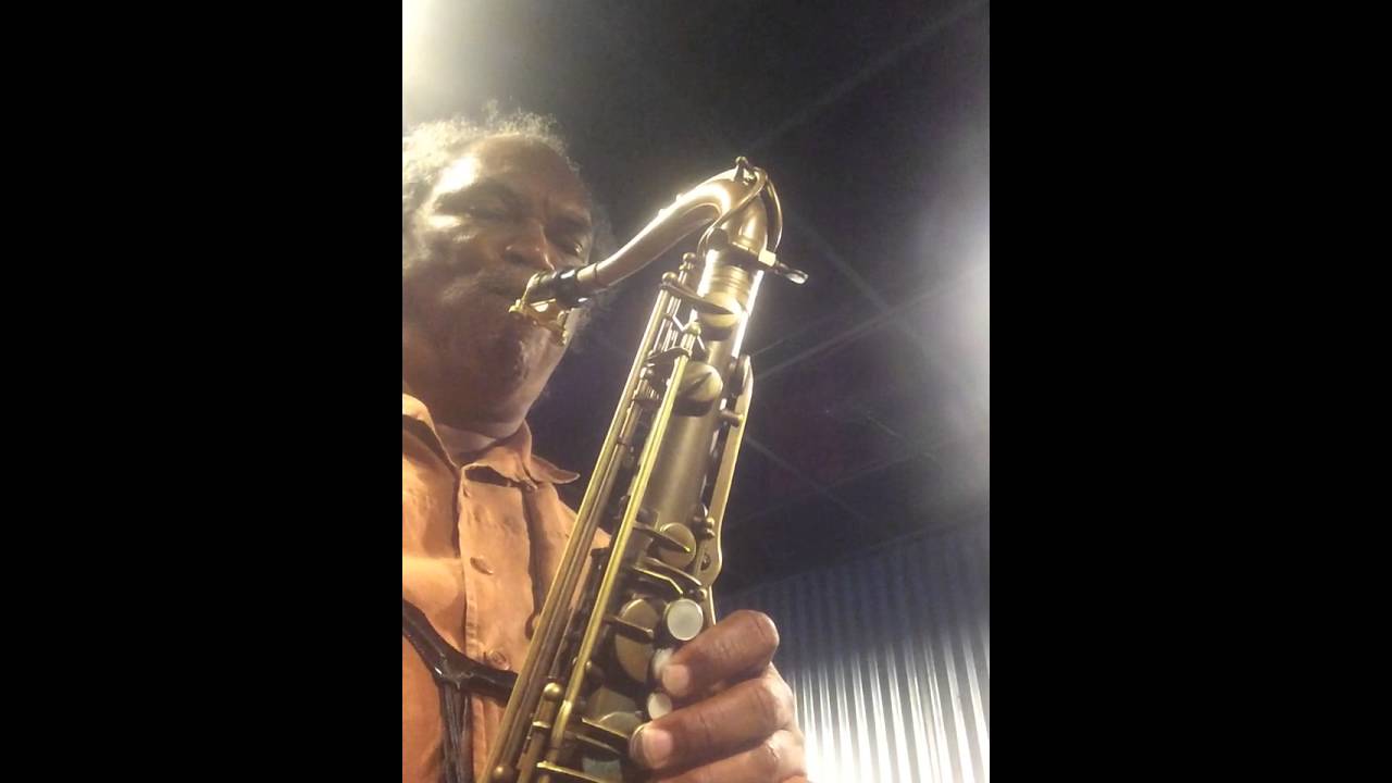 HAKAN SAX-TENOR SAXOPHONE with RICHARD HOWELL - YouTube