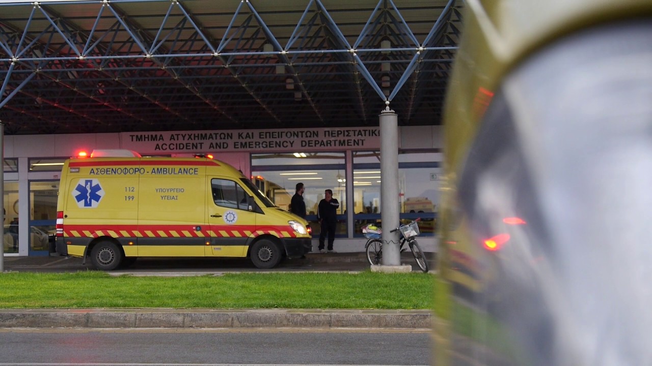 Ambulance 03 / Free Stock Footage - YouTube