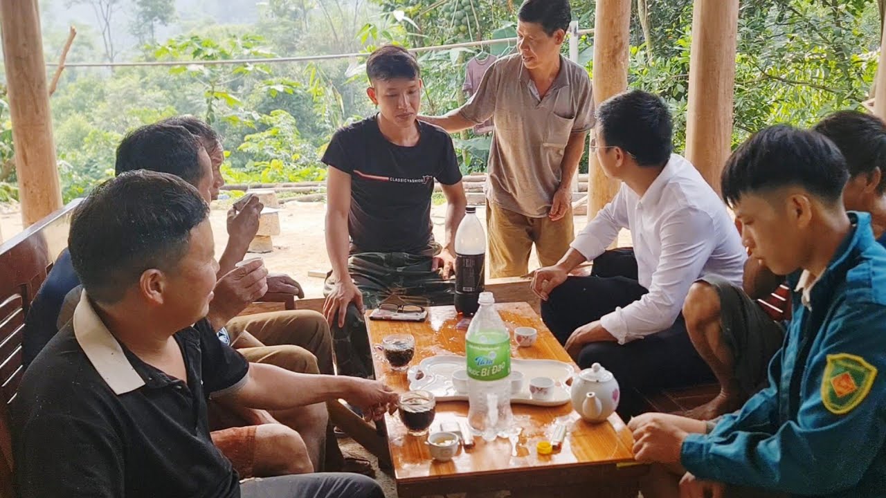 I and the villagers helped Ha's father move house. Nam showed his talent as a construction ...