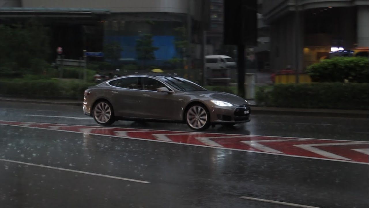 TESLA MODEL S P85D IN THE RAIN - YouTube