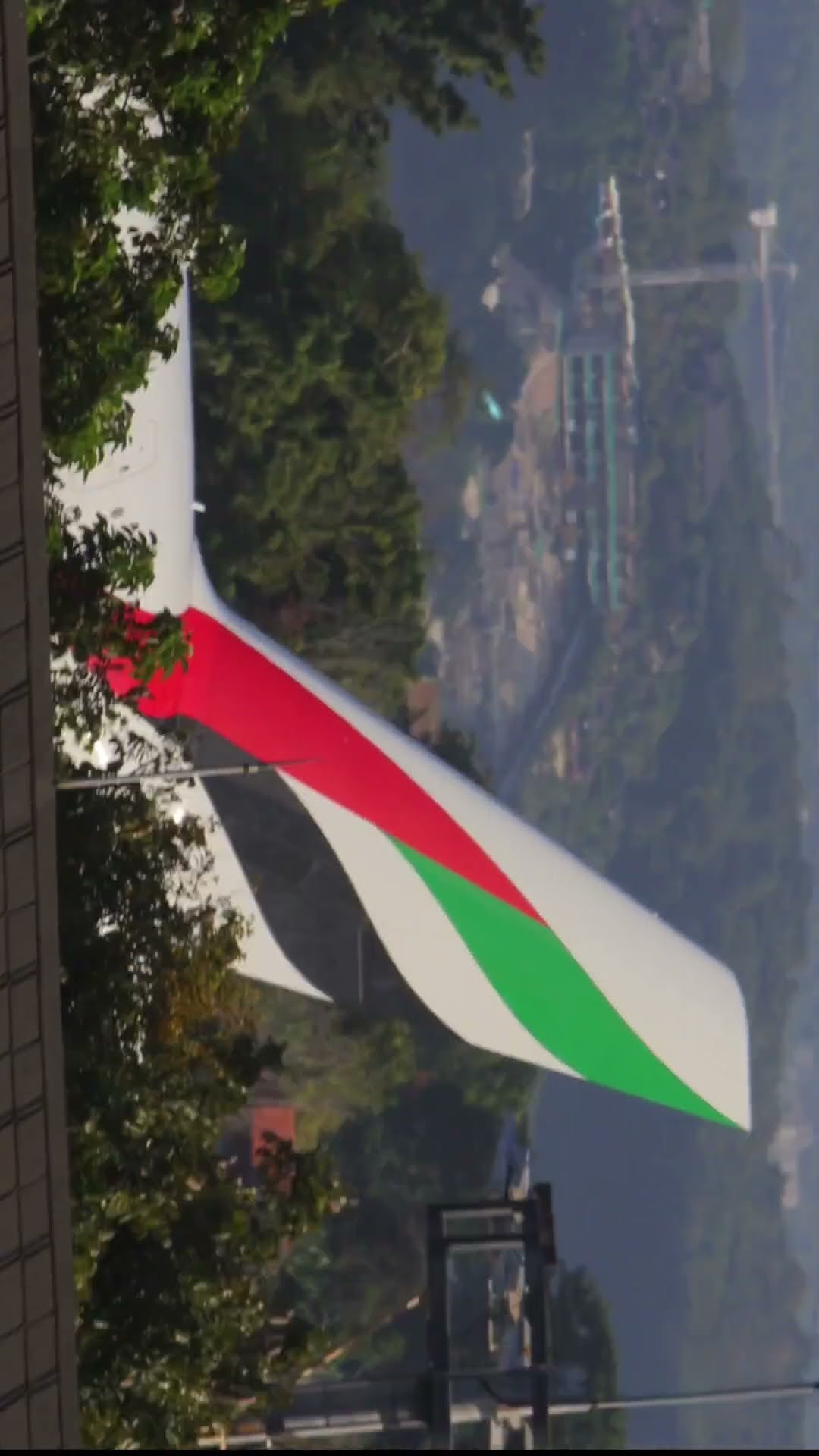 A6-EOS landing in DPS as "Emirates 368" - YouTube