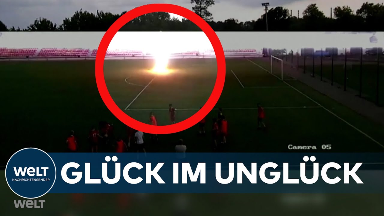 VOM BLITZ GETROFFEN: Fußballer nach Blitzeinschlag wieder auf dem Platz ...