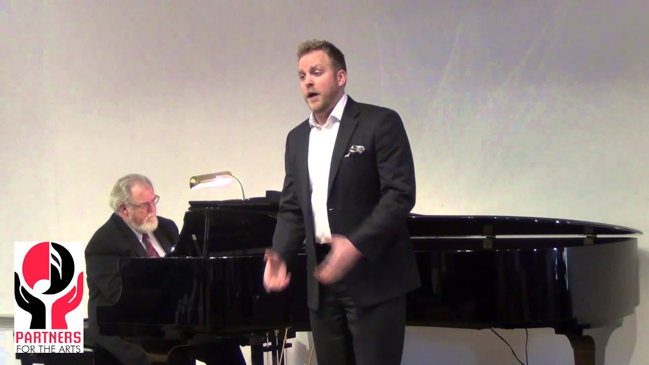 2015 1st prize - baritone Christopher Magiera - YouTube