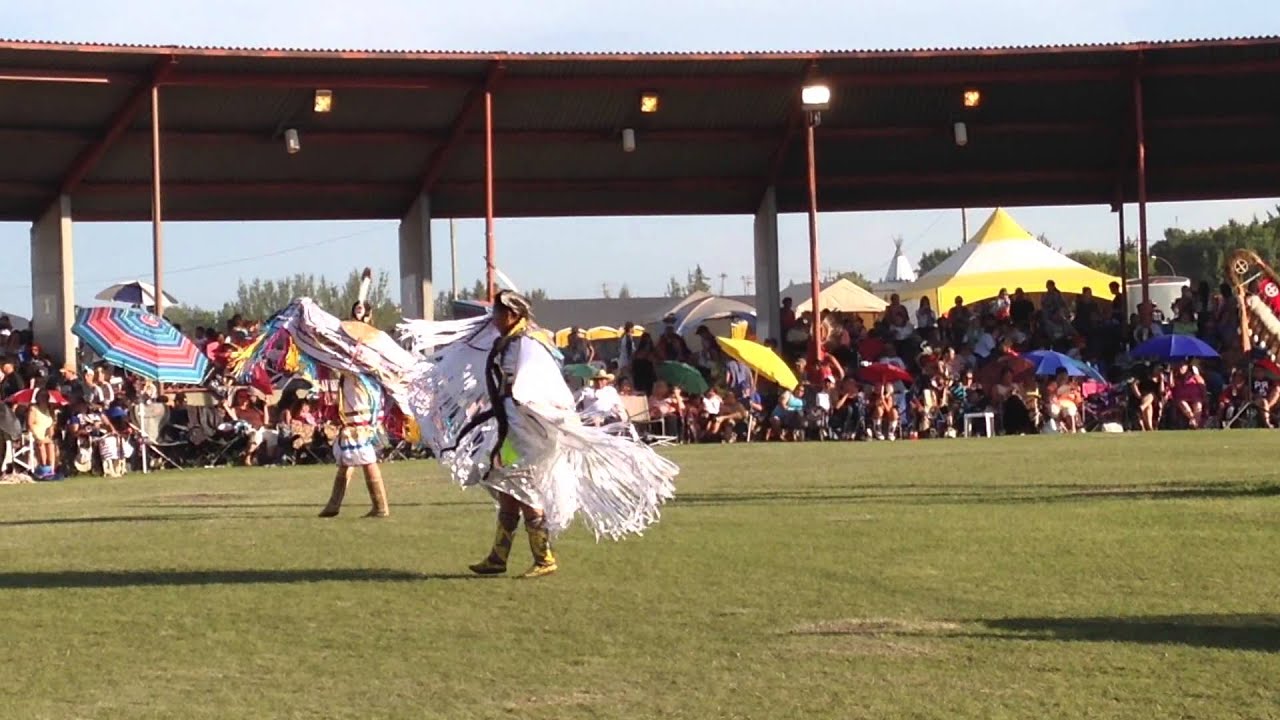 Sr. Womens fancy shawl at Samson Cree Nation pow wow 2015 - YouTube