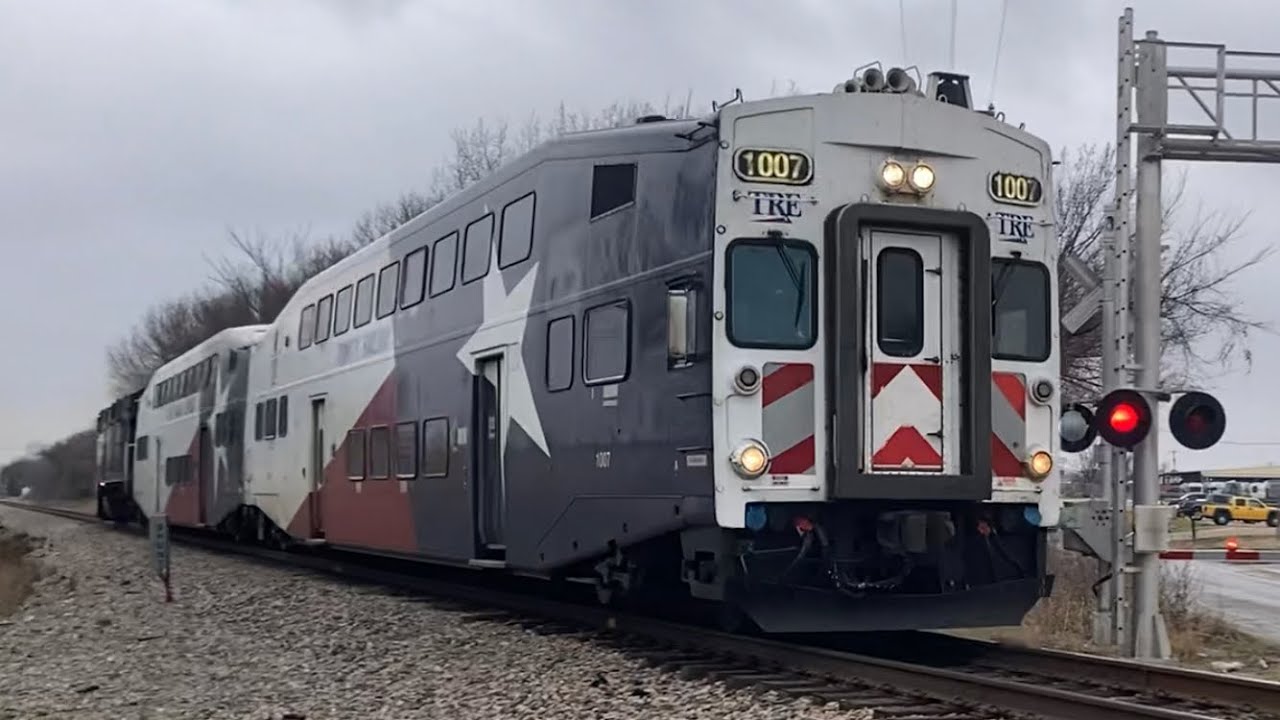 TRE Highball (Train #2938) at Haltom City, TX (January 30, 2023) - YouTube