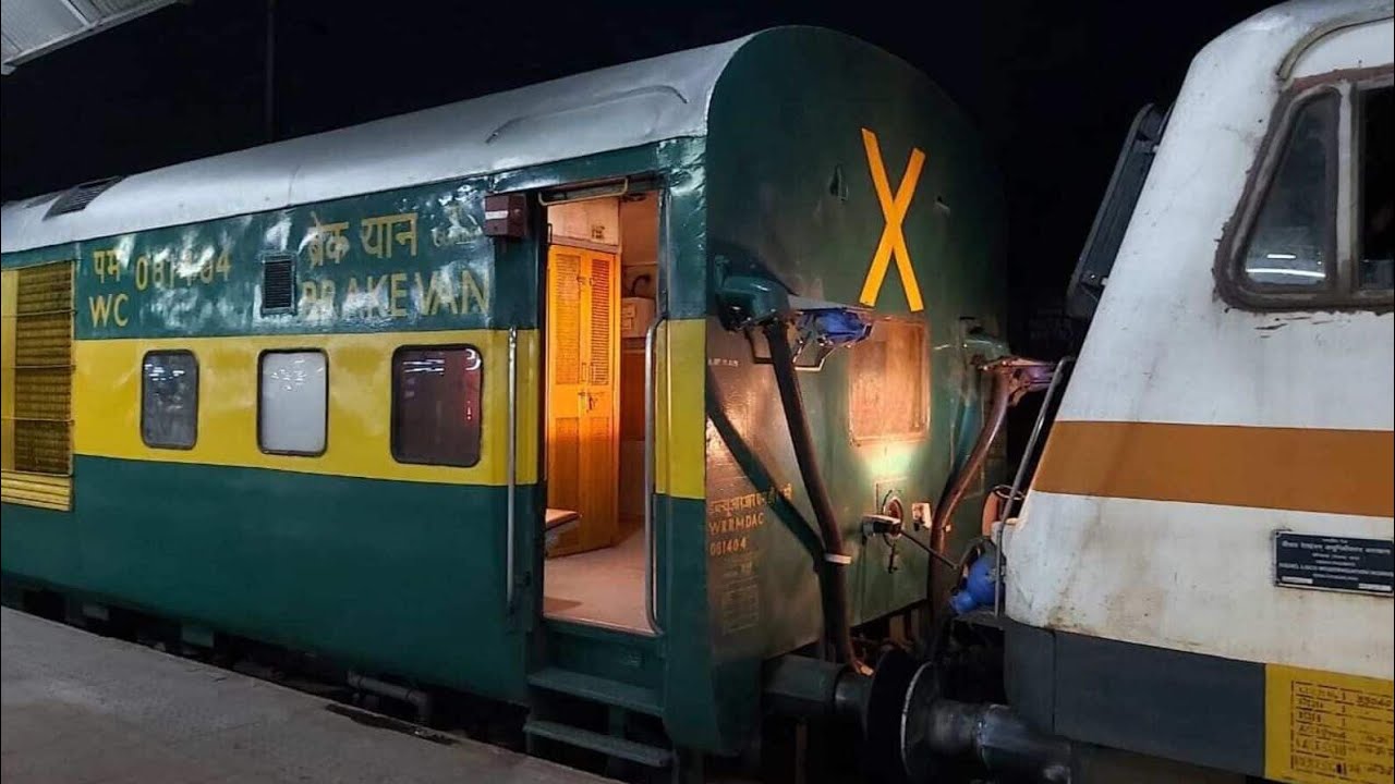 Generator Car Sound of Indian Railways /Kafiyat SF Exp 12225 - YouTube