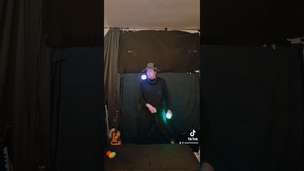 Bad juggling - YouTube