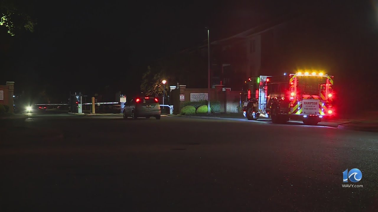 Fire damages building at Hampton apartment complex - YouTube