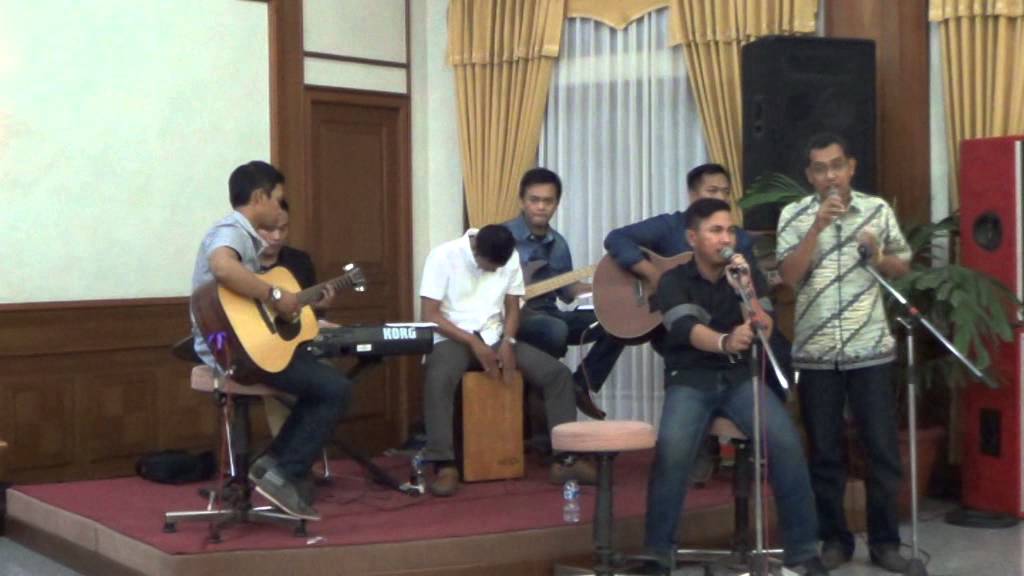Karena Wanita Ingin Dimengerti Akustik Oxo Band - YouTube