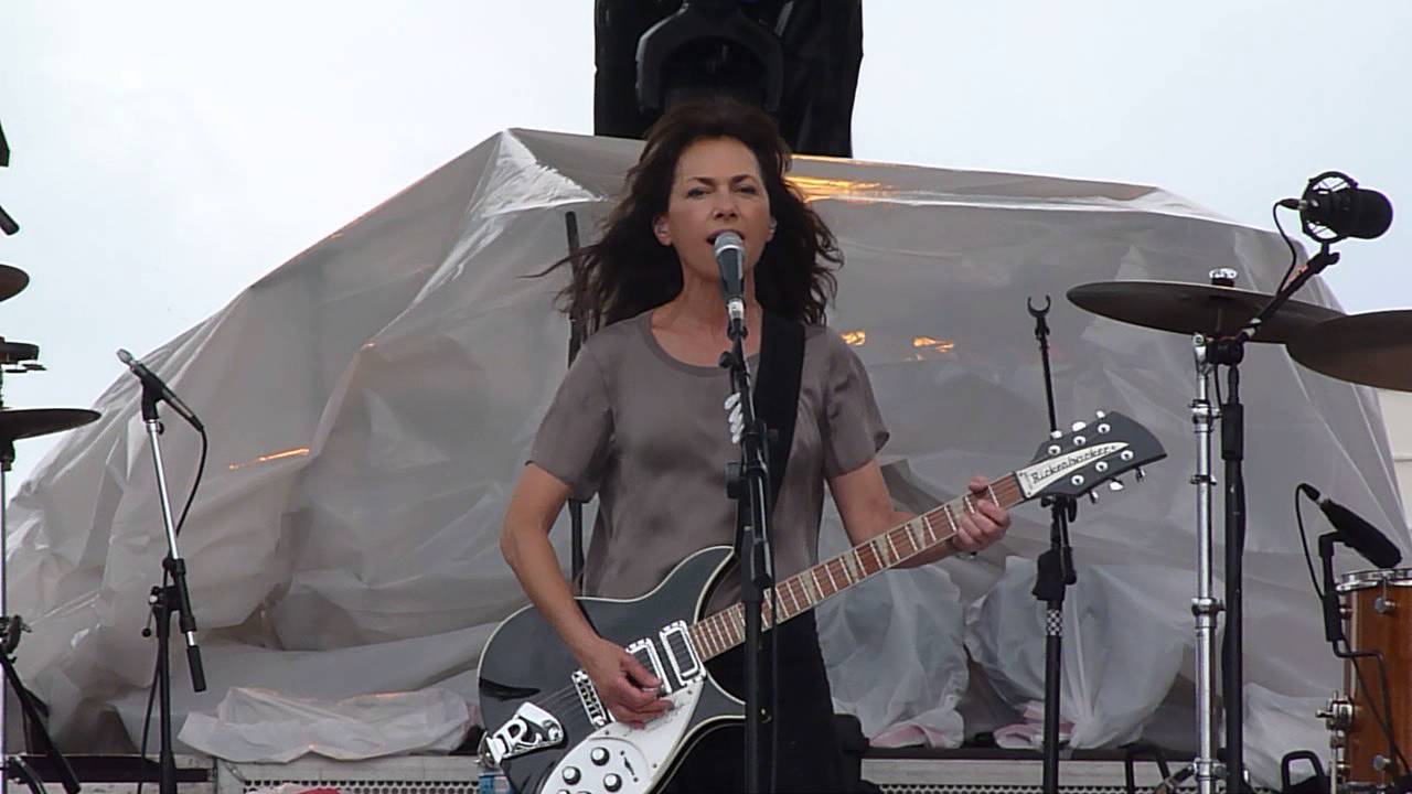 The Bangles - Manic Monday - YouTube