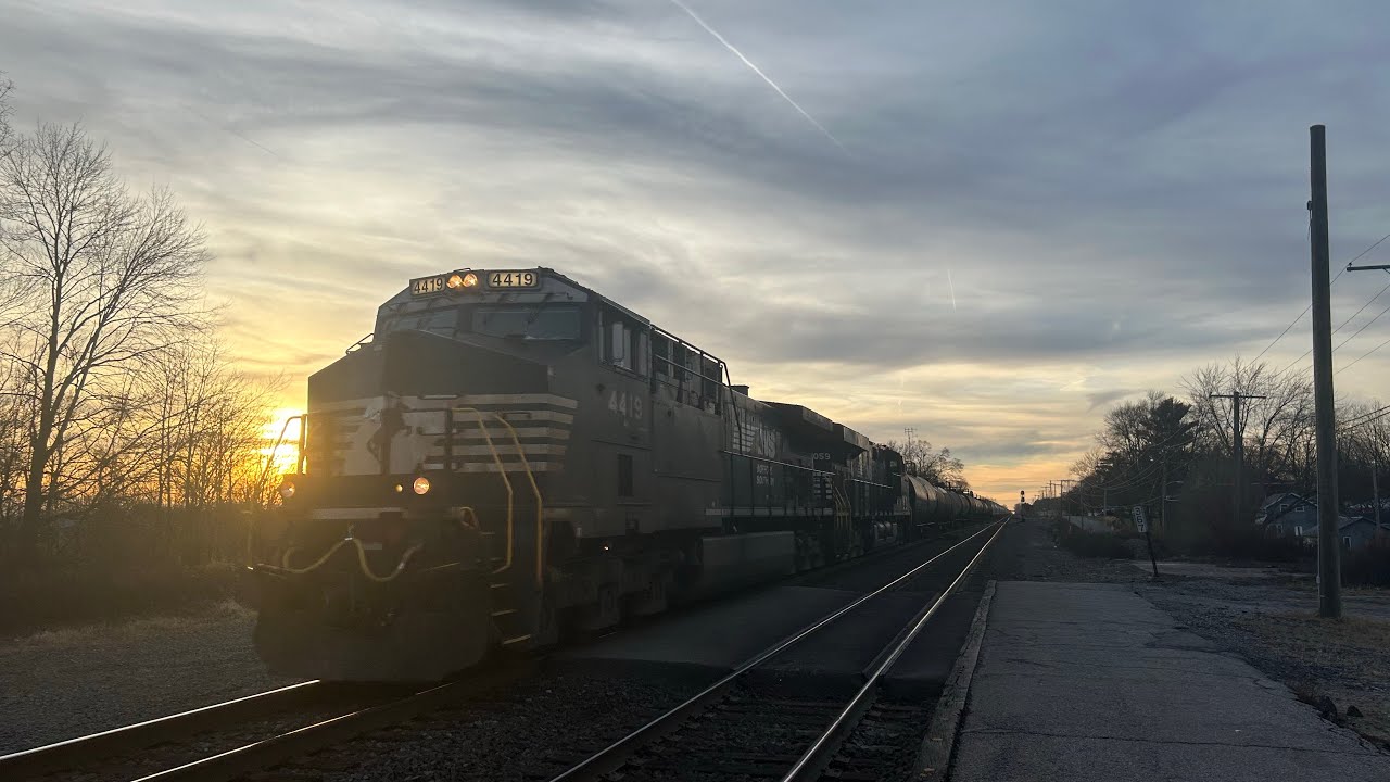 Railfanning During Peak Season In Northeast Indiana Part 2 12-15-2023 ...