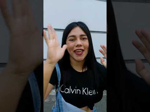 JAMI CHÁVEZ cantando la única canción que se sabe ella