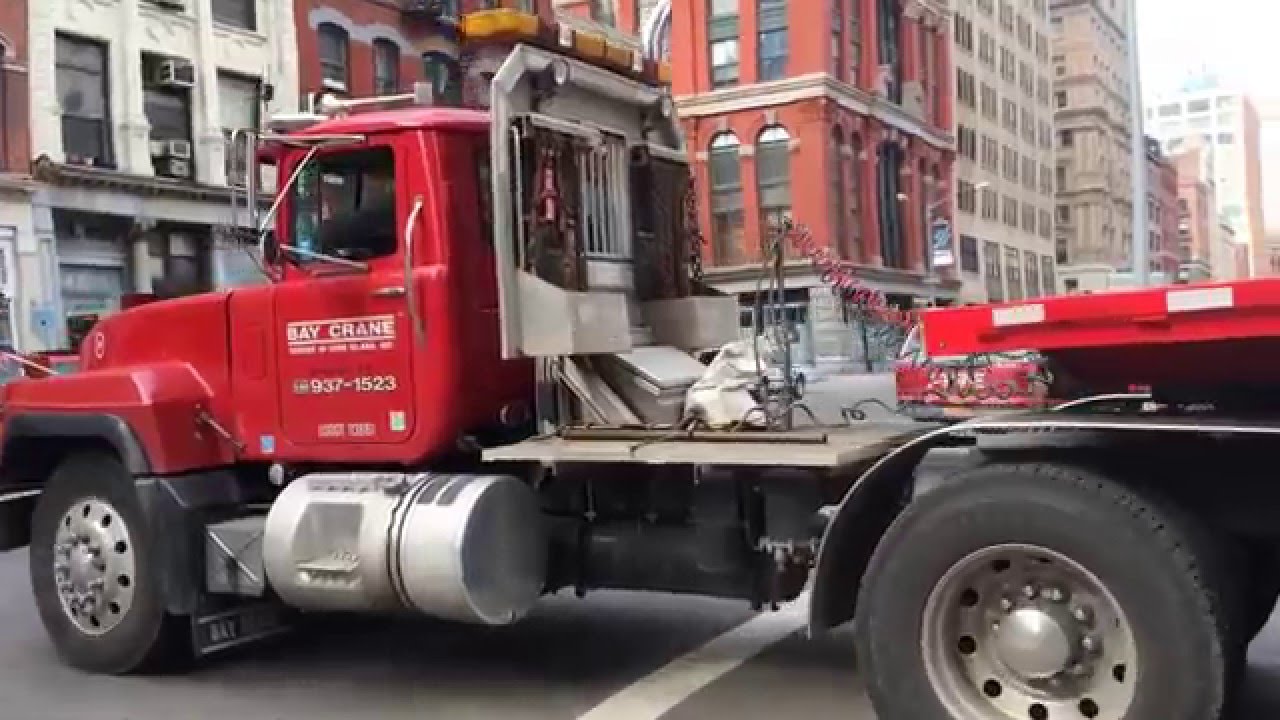 Bay Cranes Mack RD 600 - YouTube