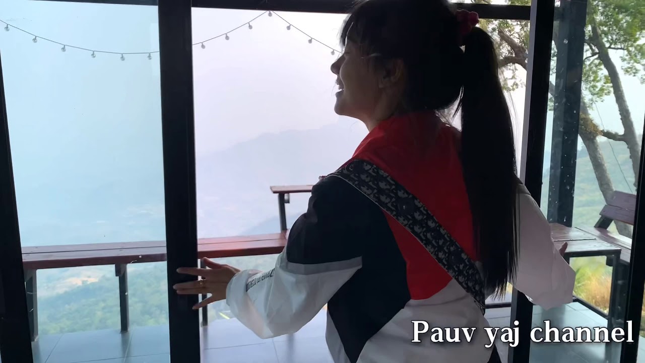 Pauv yaj mus ua si phutuberk พาเที่ยวภูทับเบิก - YouTube