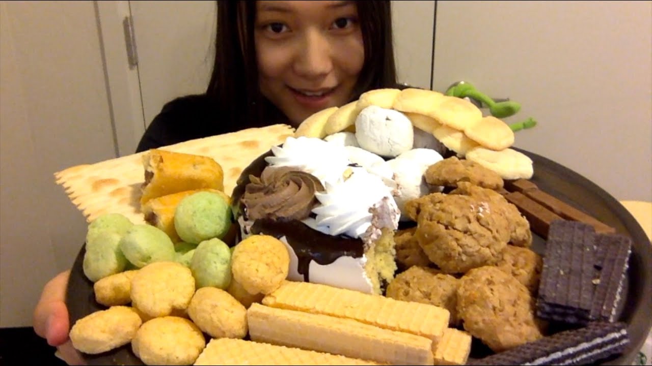 【吃播】甜食拼盘 [Eating Show] Dessert plate (Mukbang) - YouTube