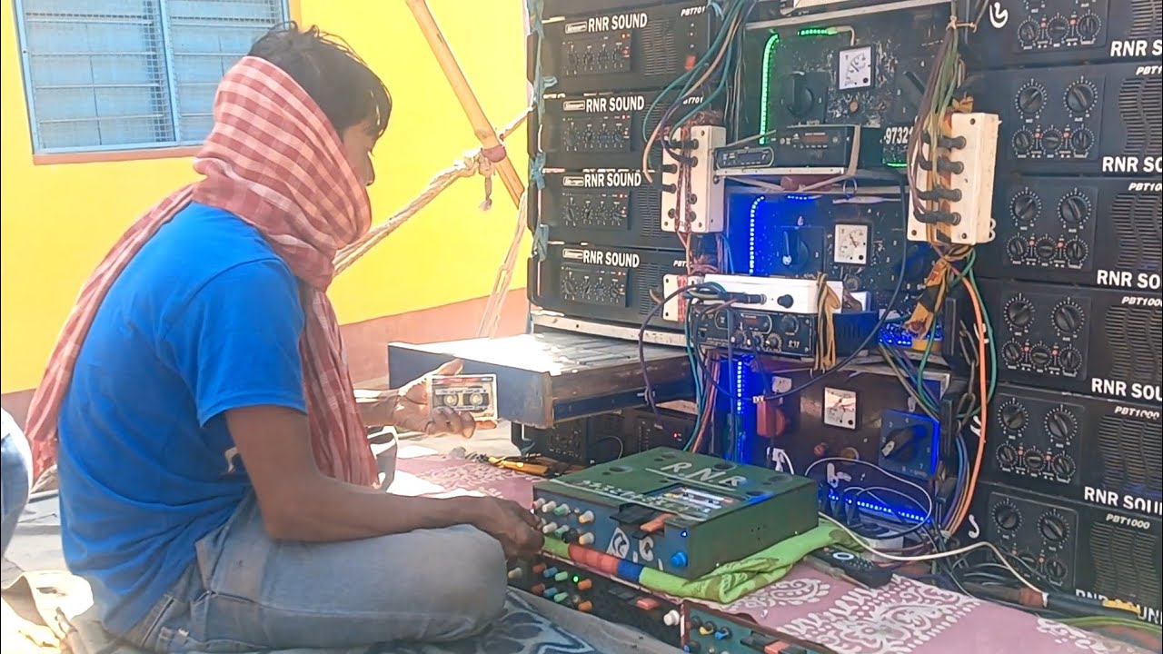 RNR Sound Opretor Bapi da khud bajache আর এন আর সাউন্ড অপরেটর বাপি দা খুদ বাজাচ্ছে - YouTube