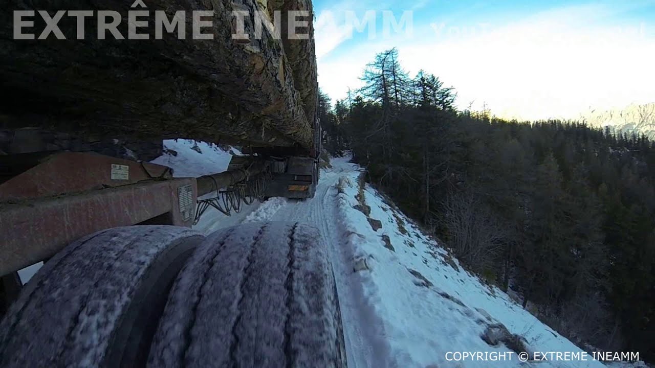 Métier de l'extrême ⚠️ chauffeur de grumier sur la neige en montagne ...