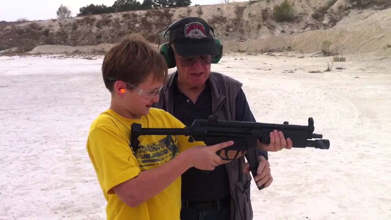 Slater Shooting MP 5 Full Auto - YouTube