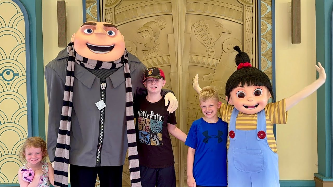 Gru and Agnes Meet and Greet at Illumination Theater - YouTube