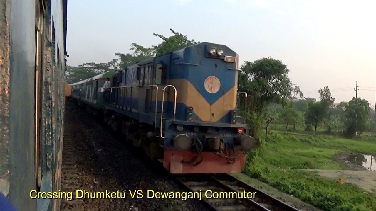 Crossing Dhumketu Express vs Dewanganj Commuter Train of Bangladesh ...