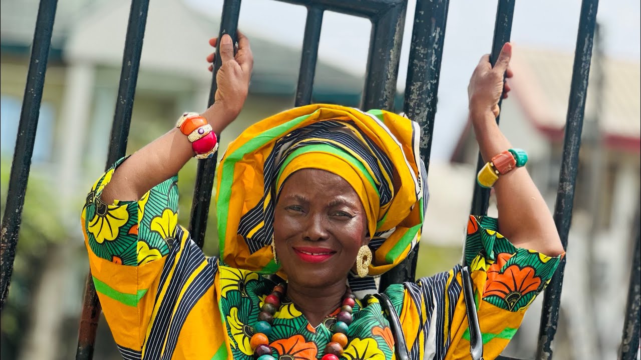 African mama in the street - YouTube