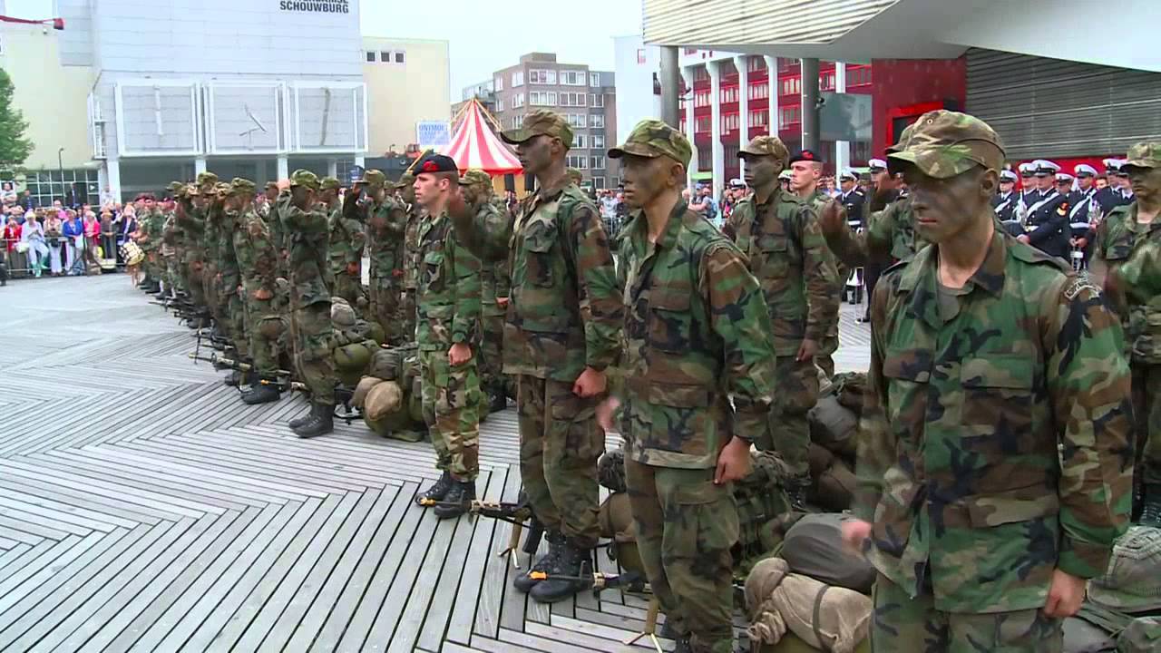 'Hard-won' berets for the elite | Royal Netherlands Armed Forces - YouTube
