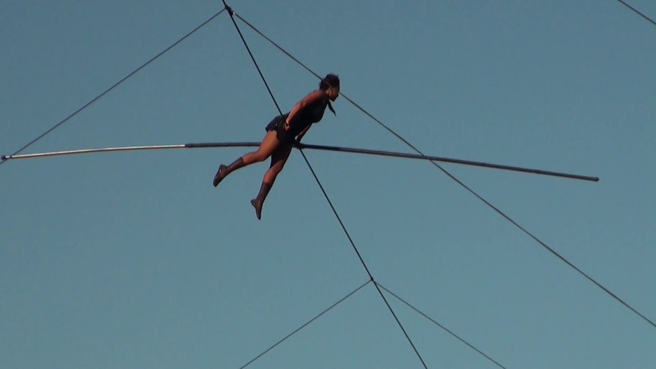 ESPECTACULO DE FUNAMBULISMO NA ALAMEDA - YouTube