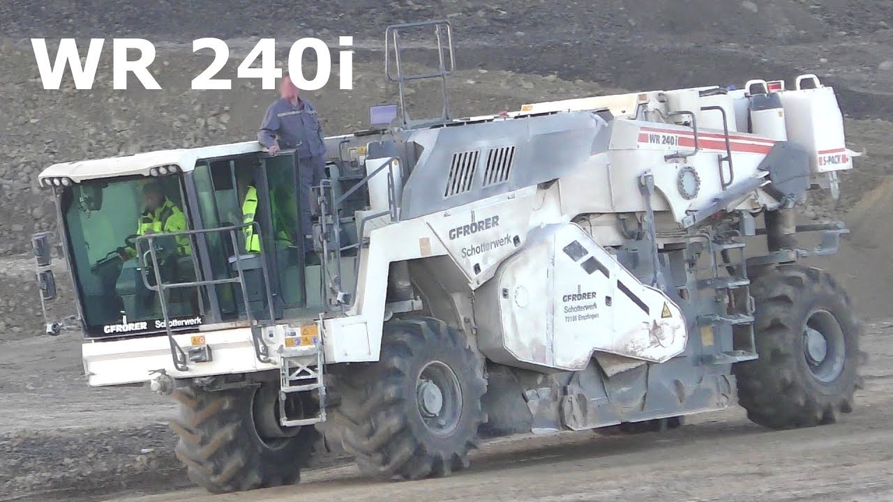 Wirtgen WR 240i - Kaltrecycler und Bodenstabilisierer Gigant auf der ...