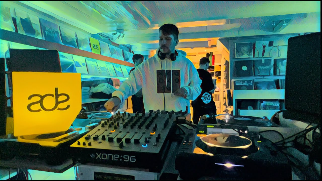 Estray @ ADE 2024 - InDeep'n'Dance record store (Vinyl Mix) - YouTube