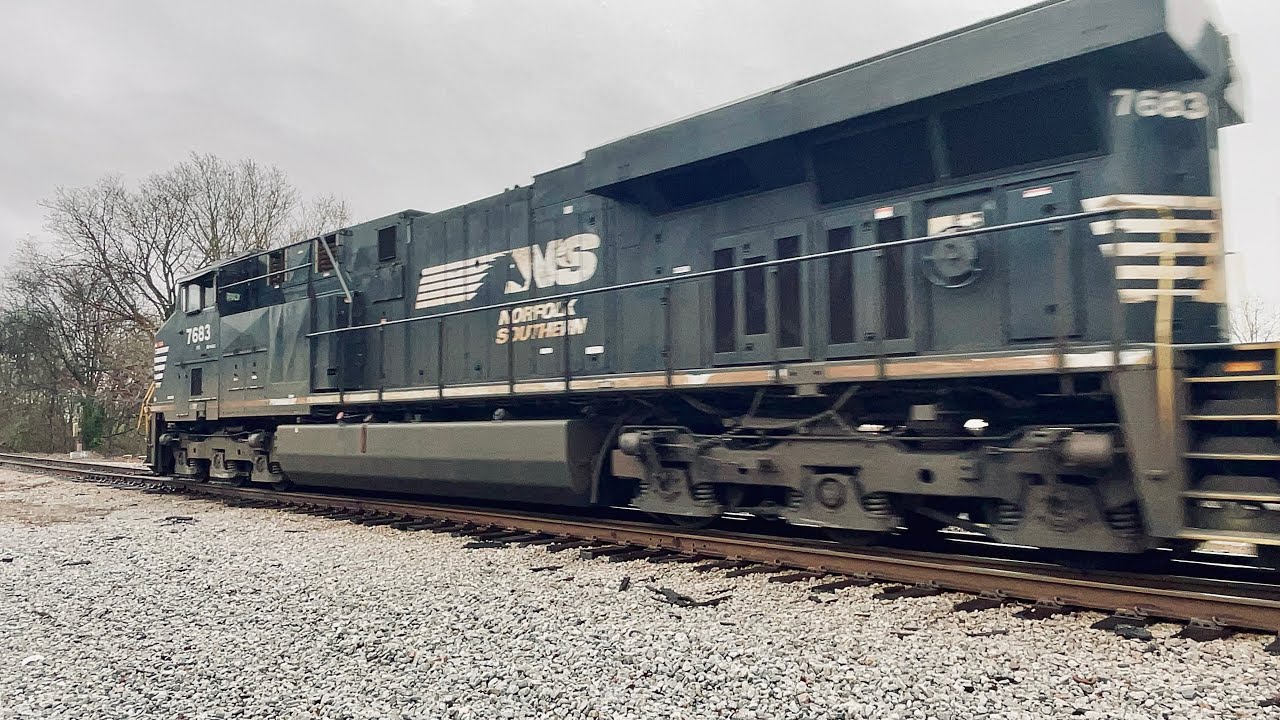 Norfolk Southern intermodal heading eastbound @ Stevenson, Alabama ...