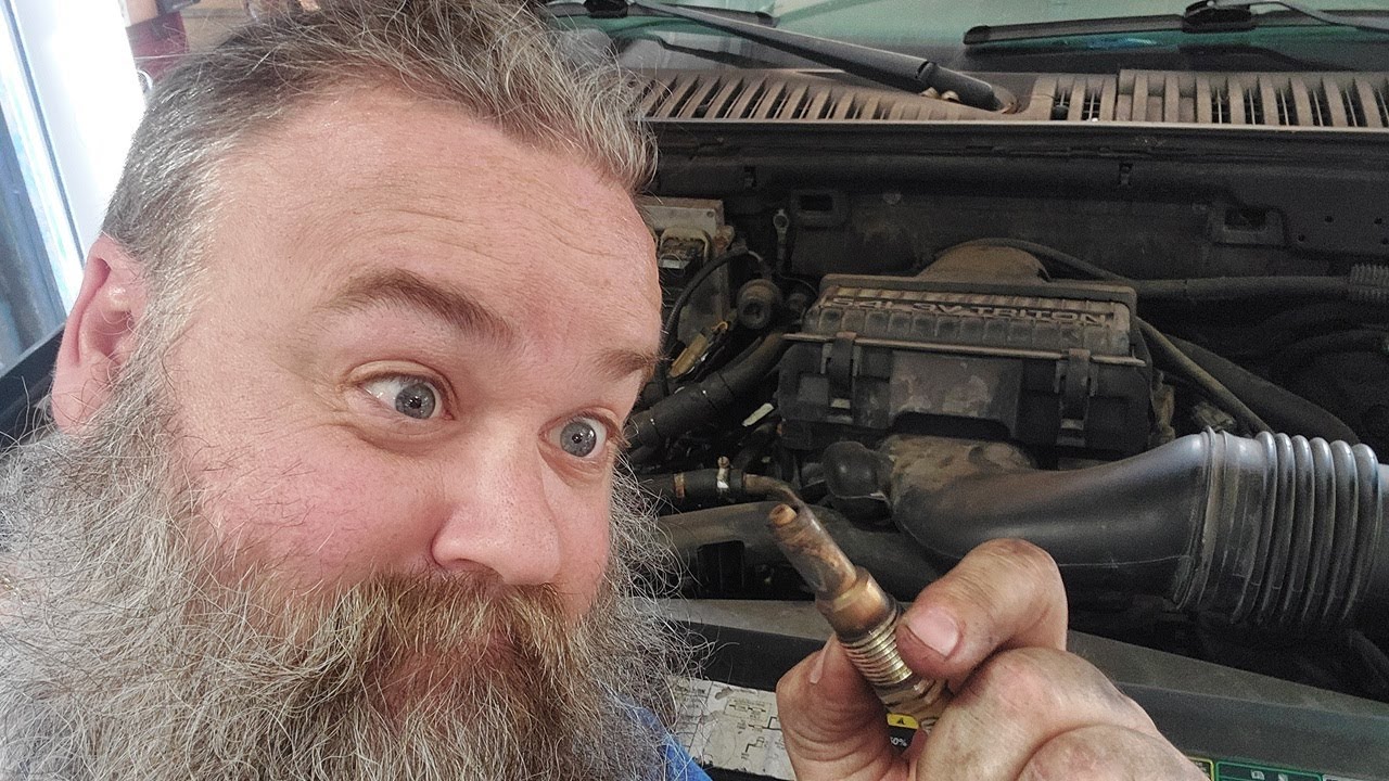 Ford 5.4 Triton 3V Spark Plug Problems? Lincoln Navigator NIGHTMARES? - YouTube