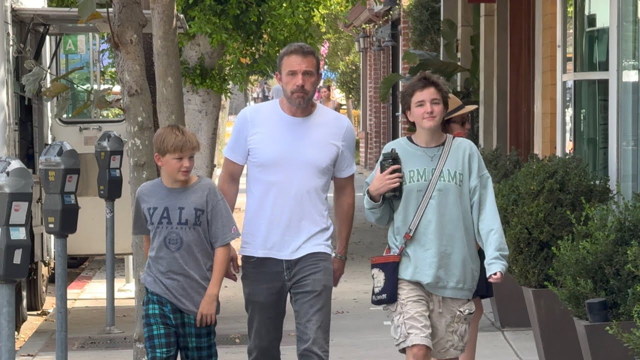 Ben Affleck with Fin and Samuel in Los Angeles - YouTube