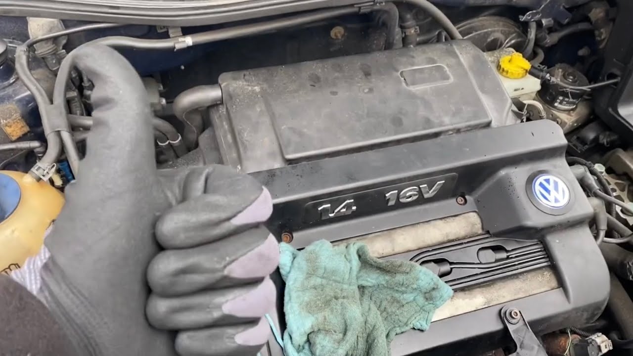 How to check and top up the engine oil level with oil dipstick VW Golf ...