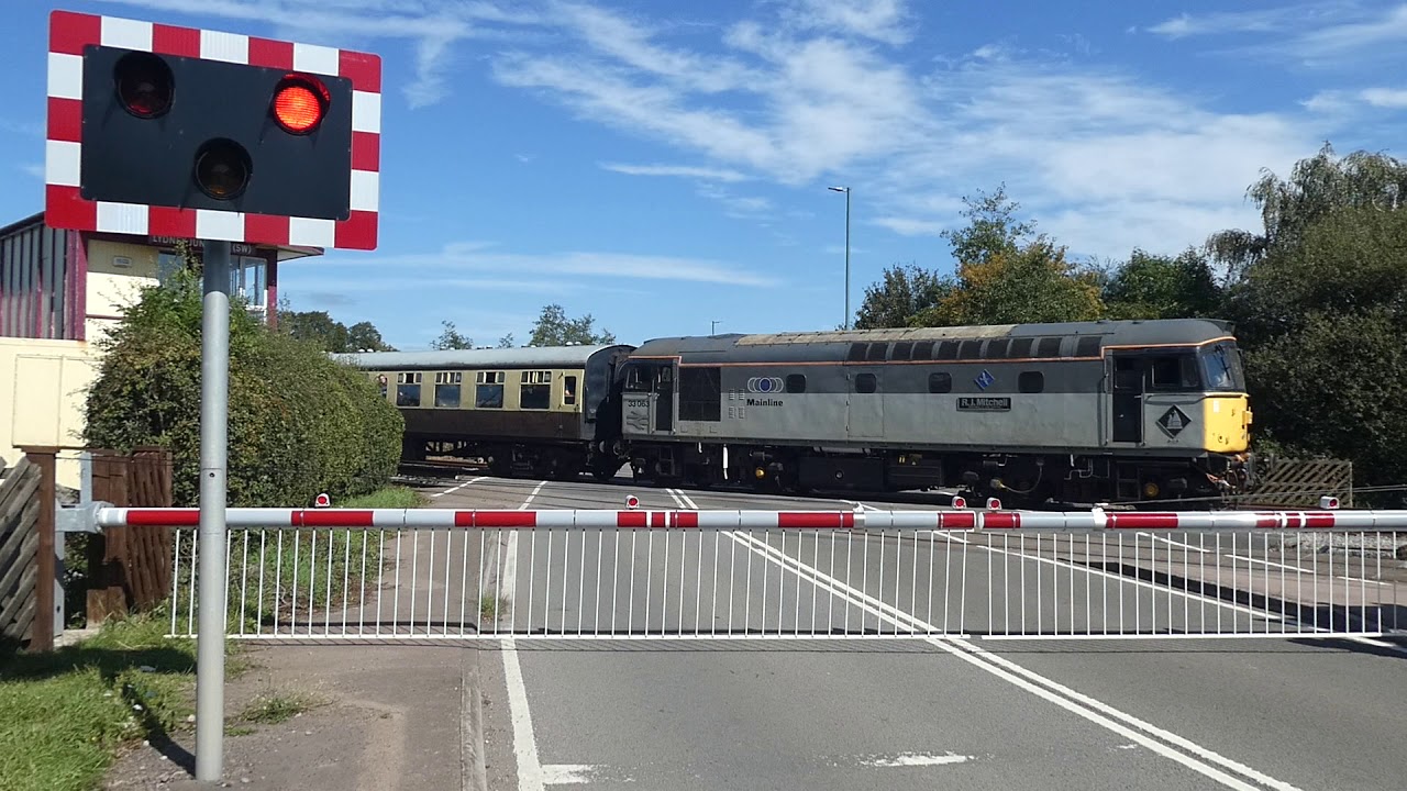 Lydney Junction Level Crossing 13/09/2019 (3) - YouTube