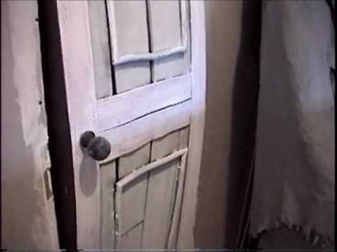 How to make a Bulging Door - Halloween Addiction - YouTube