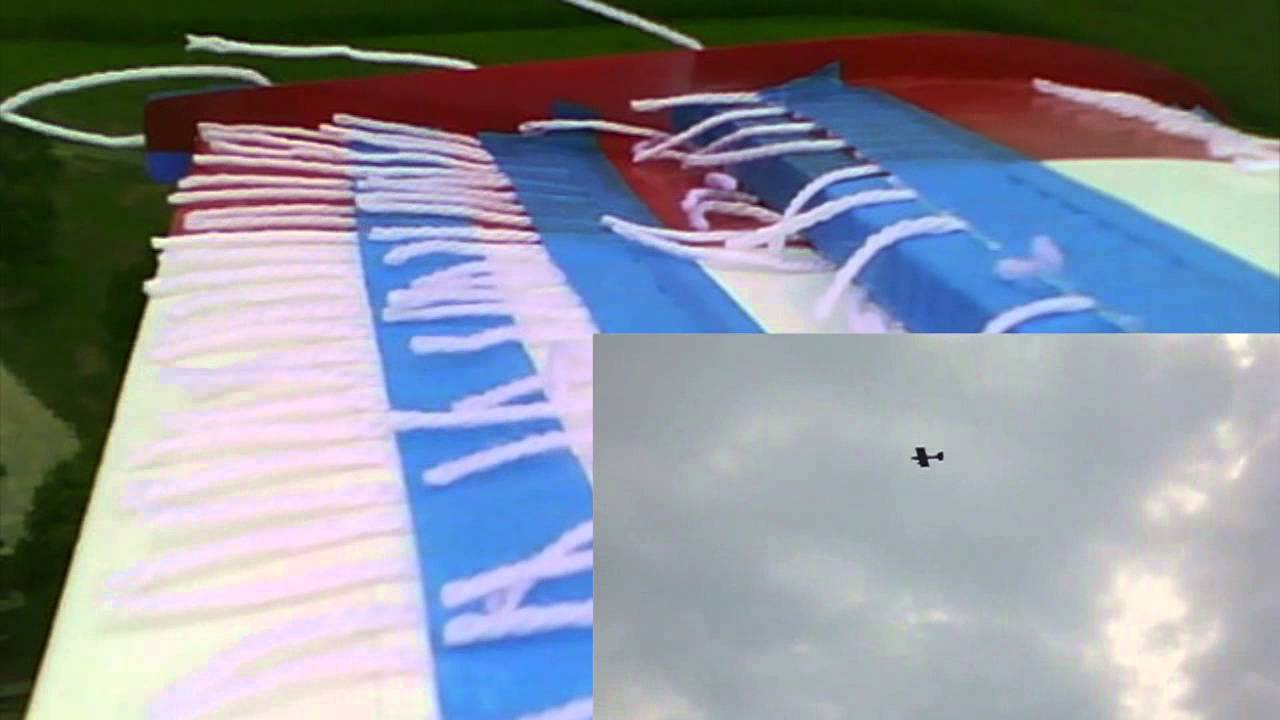 Flow Visualization of a KFM2 Airfoil - YouTube