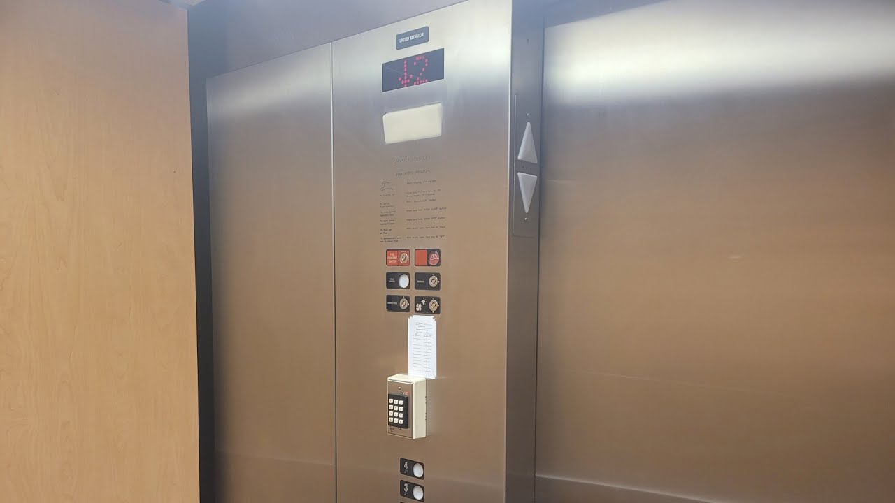 [EL] 2000's United (Northern) Hydraulic Elevator at Cable Piano ...
