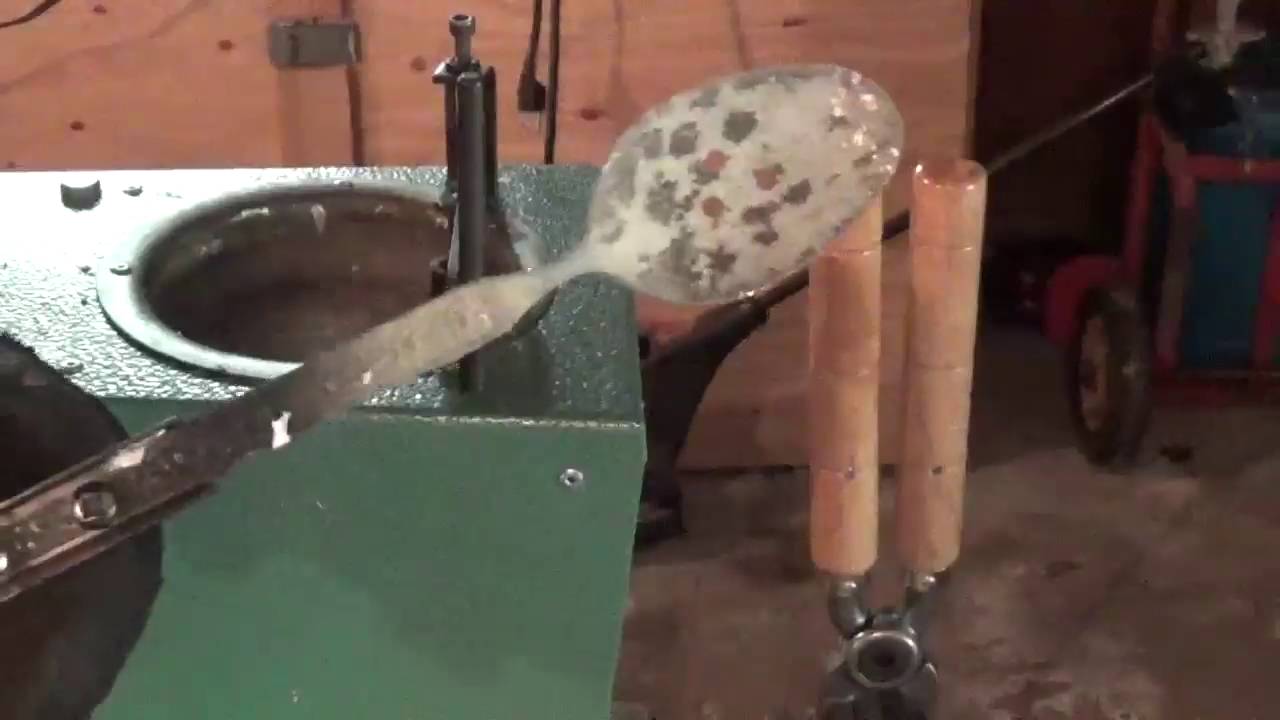 Skimming dross part #2 - YouTube