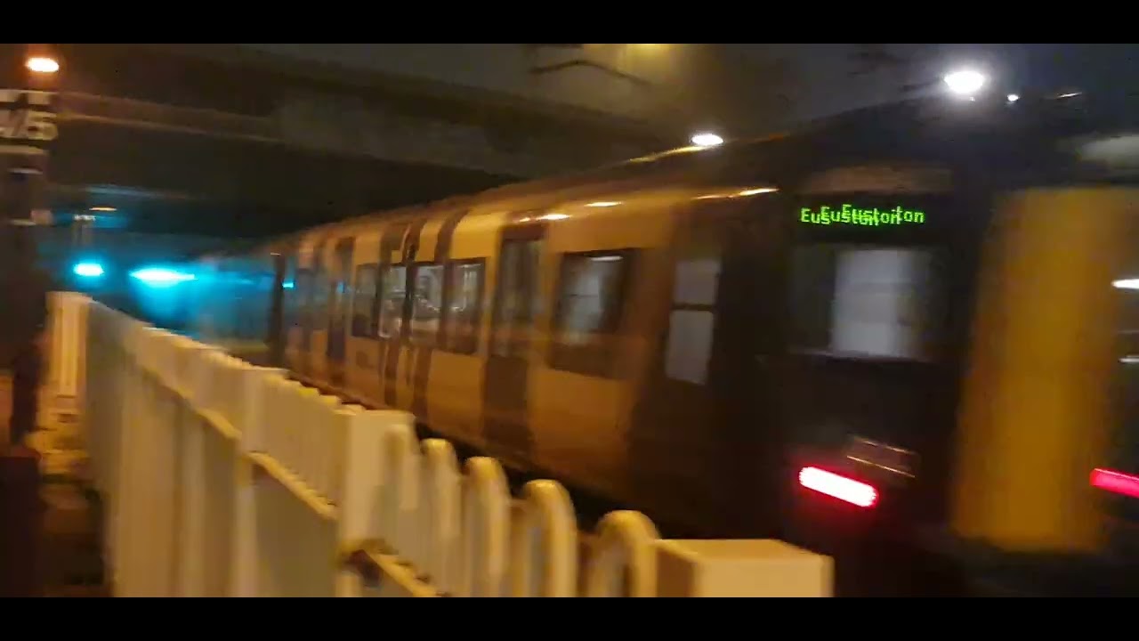 Here is the 8 Coach 350 in Harrow & Wealdstone Saturday 2 December 2023 ...