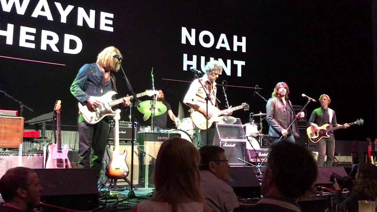 Kenny Wayne Shepherd & Noah Hunt - TURN TO STONE - YouTube