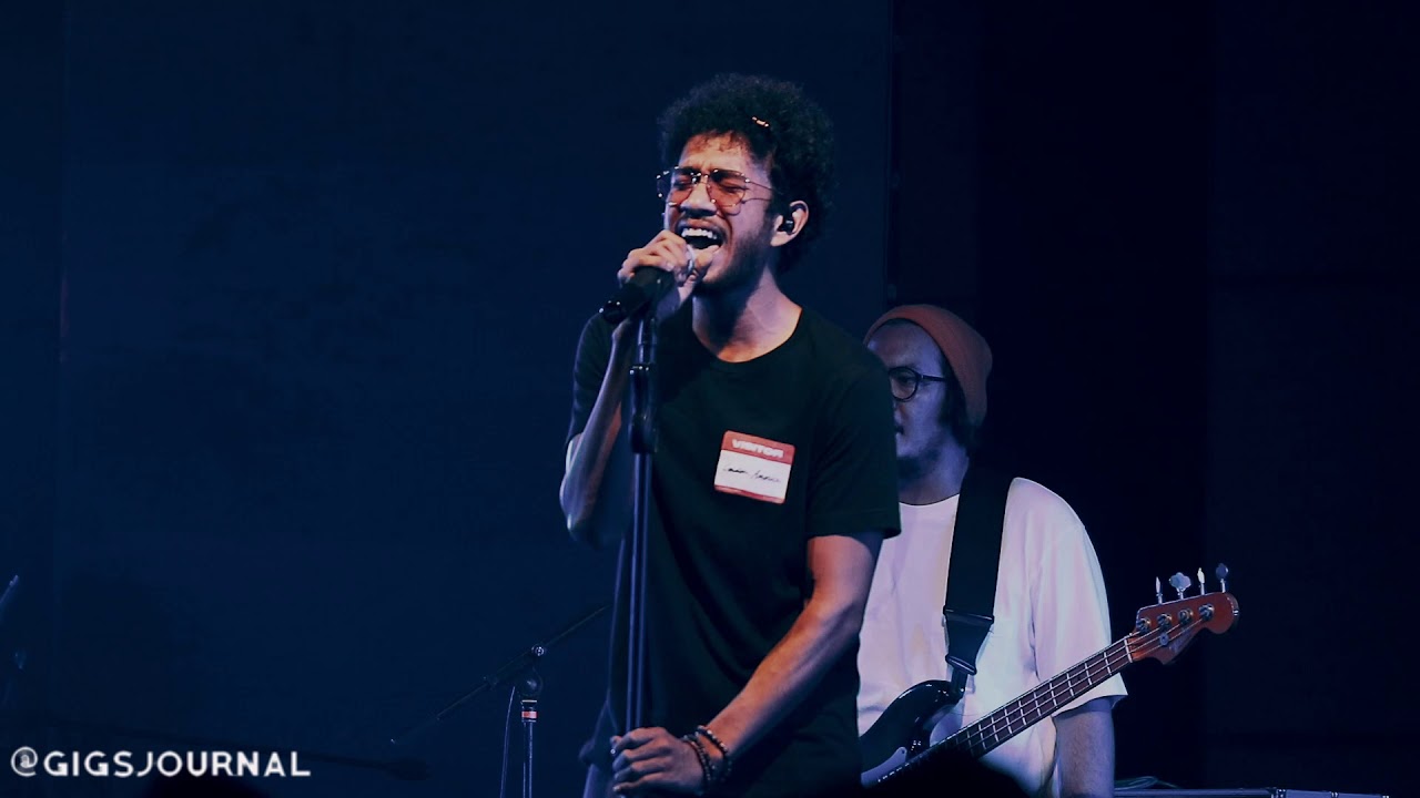 Teddy Adhitya - Thinking, Thinking Live at LOKATARA FEST 19 - YouTube