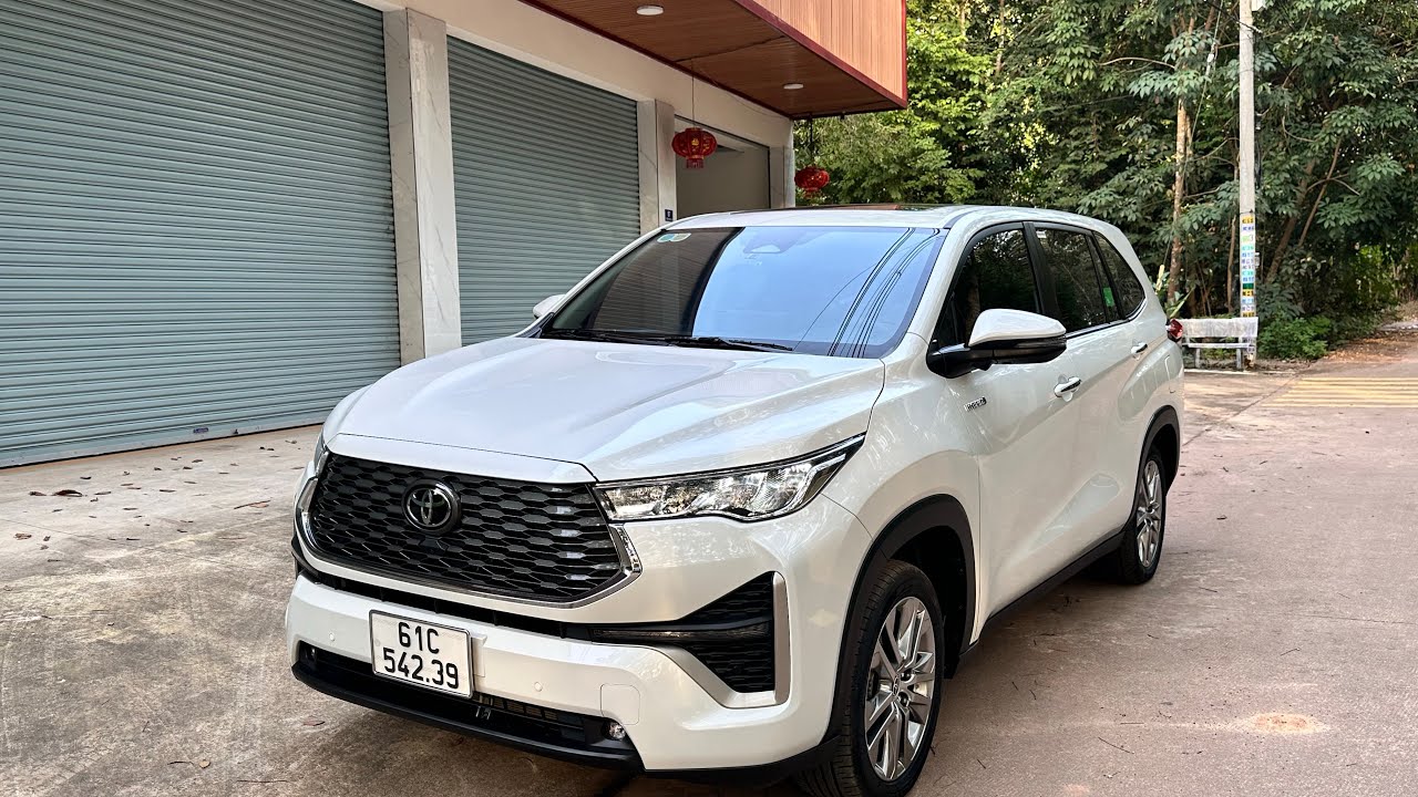 (Đã nhận cọc )Hybrid innova cross 2025 đi 6 ngàn máy, keo chỉ và sơn ...