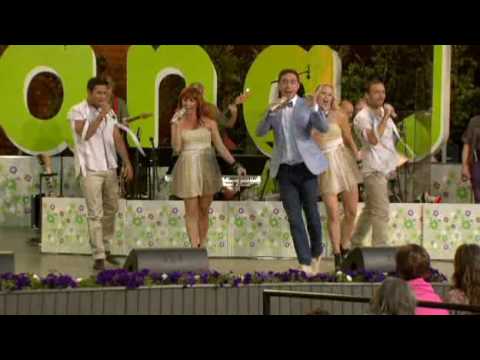 Måns Zelmerlöw 'Cara Mia' Allsång på Skansen 2009
